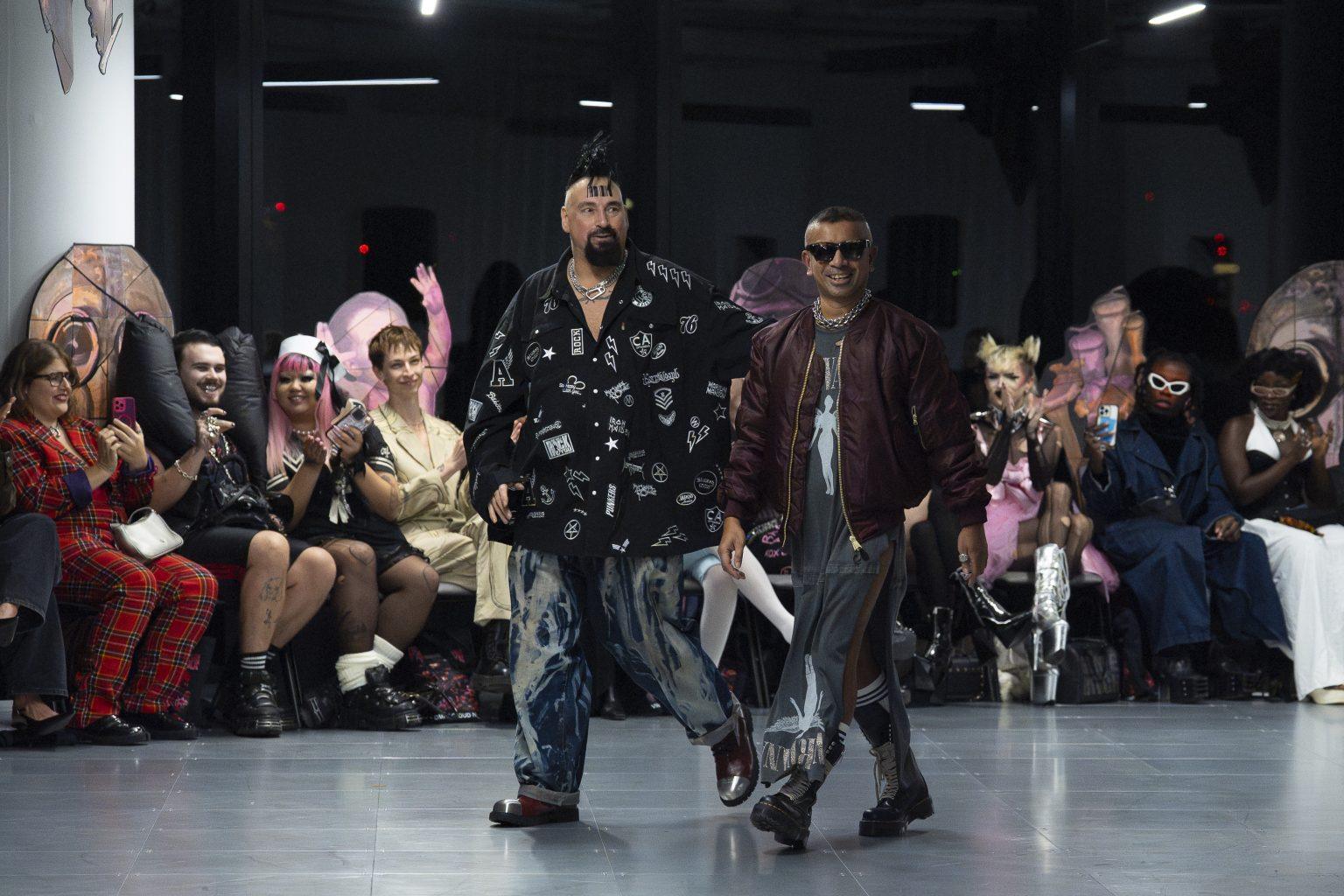 Understanding the Colour Wheel & Basic Mixing Techniques - Daler-Rowney